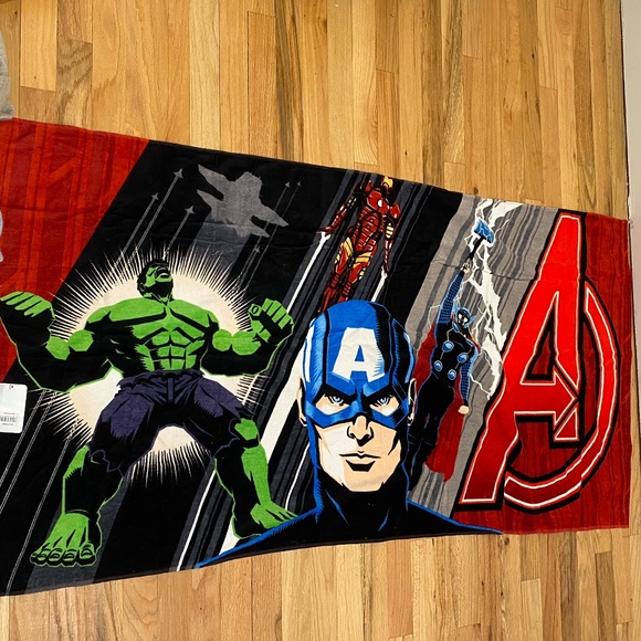 Disney | Bath | Disney X Marvel Avengers Hulk Captain America Beach ...